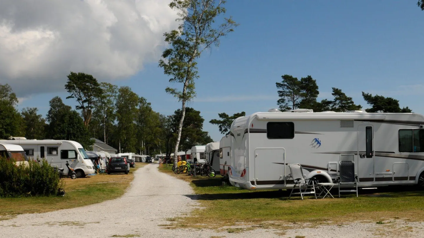 Campingtomt husbil/husvagn med el (Strandskogens Camping) | Destination ...